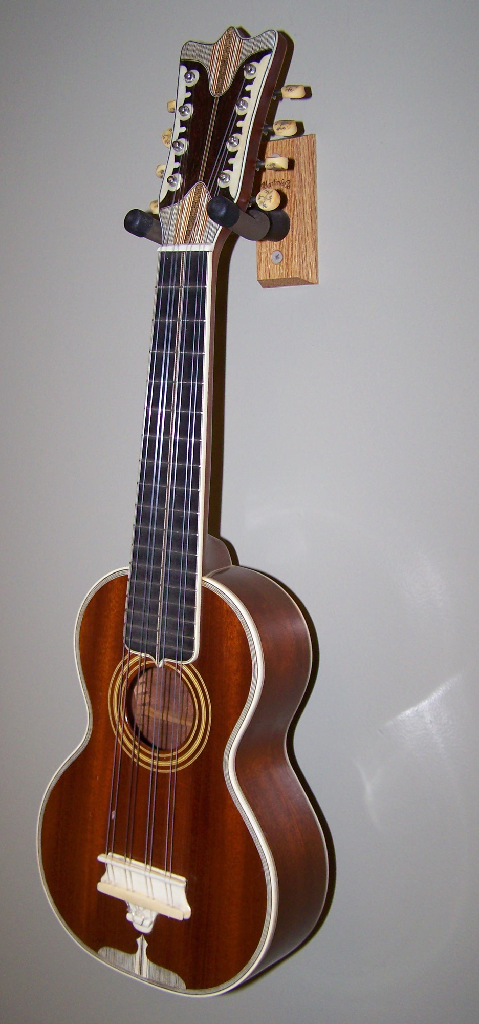 Steven Kovacik-Luthier"
